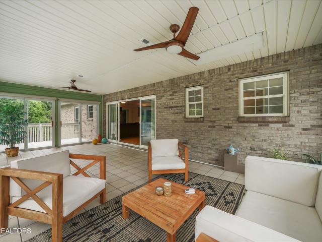 1620 Laramie