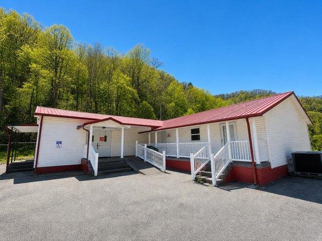 1620 Rockhouse Fork Rd, Delbarton, WV 25670