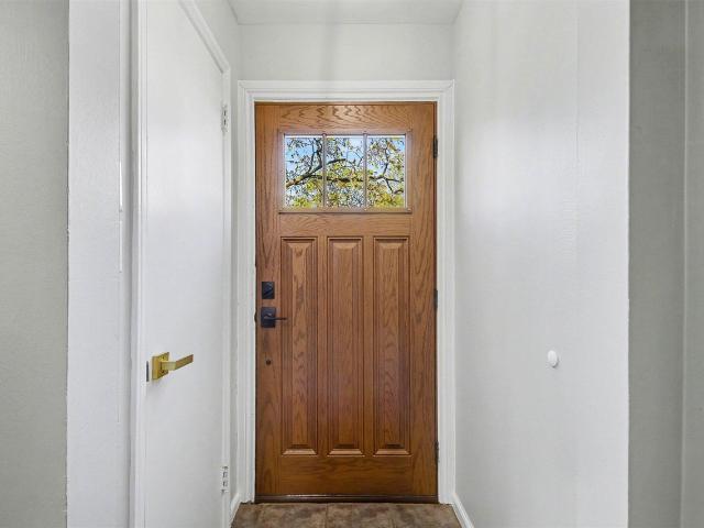 1620 Rosewood Avenue