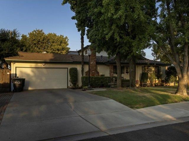 1620 S Johnson St, Visalia, CA 93277