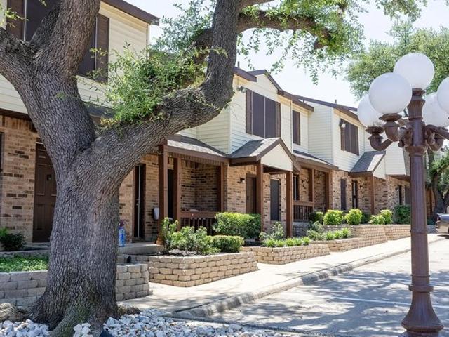 1620 S Pecan St, Arlington, TX 76010