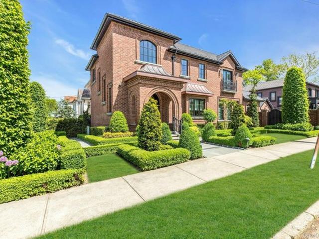 1620 th Rd, Whitestone, NY 11357