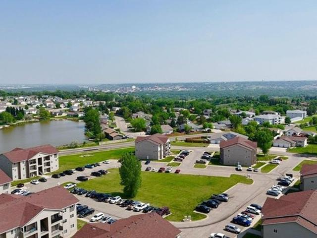 1620 20th Ave NW Apt 303, Minot, ND 58703