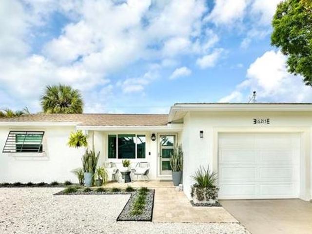 16215 2nd St E, Redington Beach, FL 33708