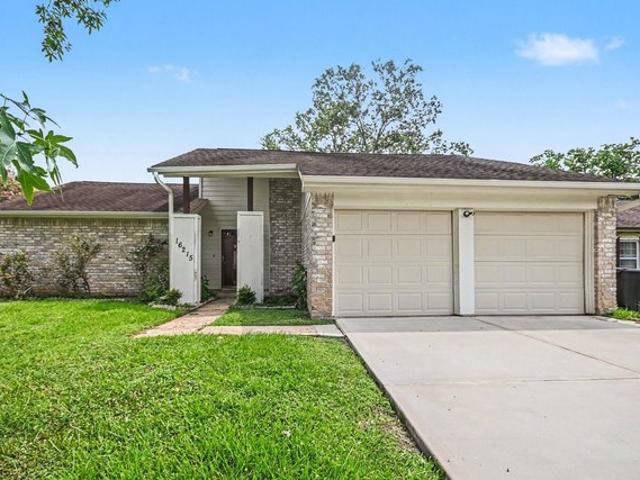 16215 Barcelona Dr, Friendswood, TX 77546