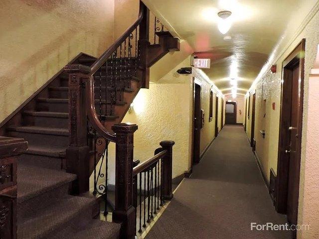 1621 N Franklin Pl, Milwaukee, WI 53202