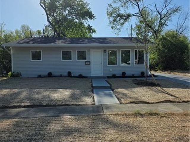 1621 Azalea Dr, Trotwood, OH 45417
