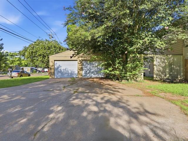 1621 and 1623 W Adoue St, Alvin, TX 77511