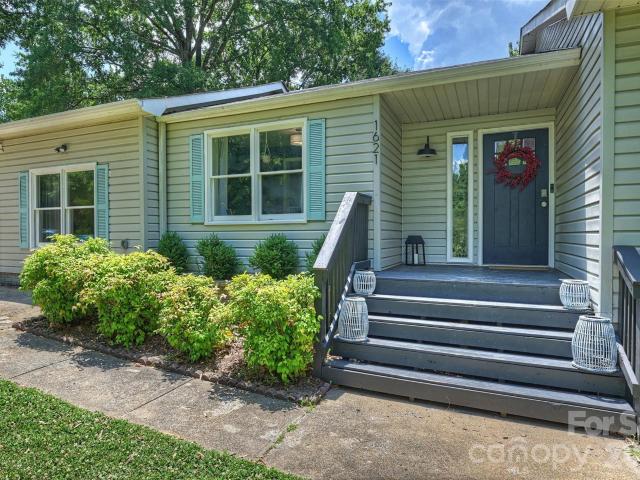 1621 Brook Drive