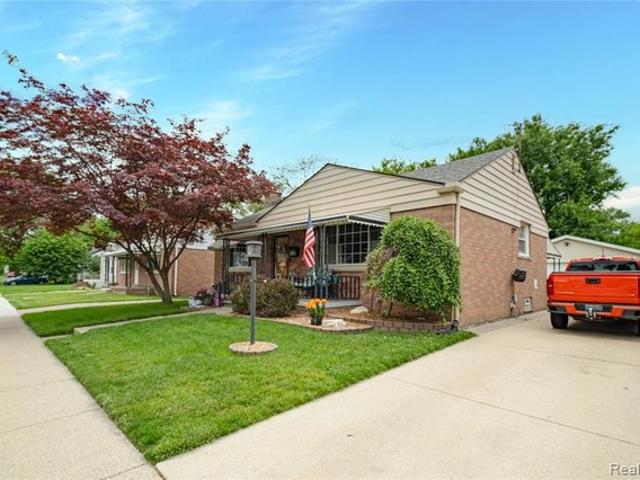 1621 E Pearl Ave, Hazel Park, MI 48030