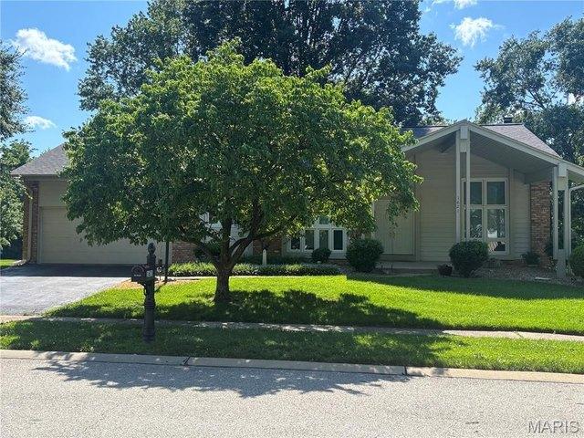 1621 Long Leaf Cir, Saint Louis, MO 63146