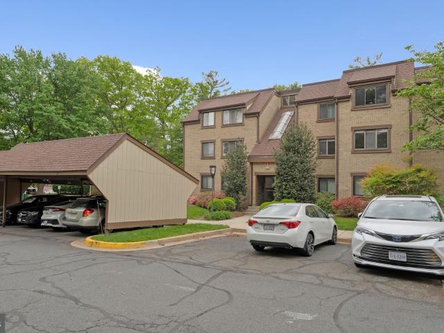 1621 Parkcrest Cir, Unit 9A/201, Reston, VA 20190 | MLS #VAFX2307 | Compass