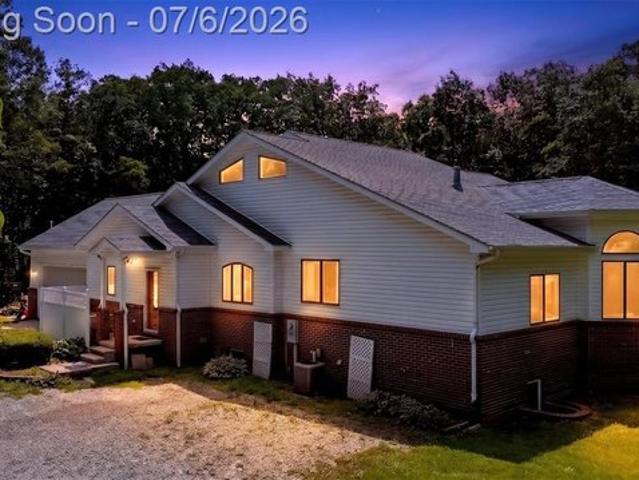 1621 Preservation Ln, Saint Clair, MI 48079