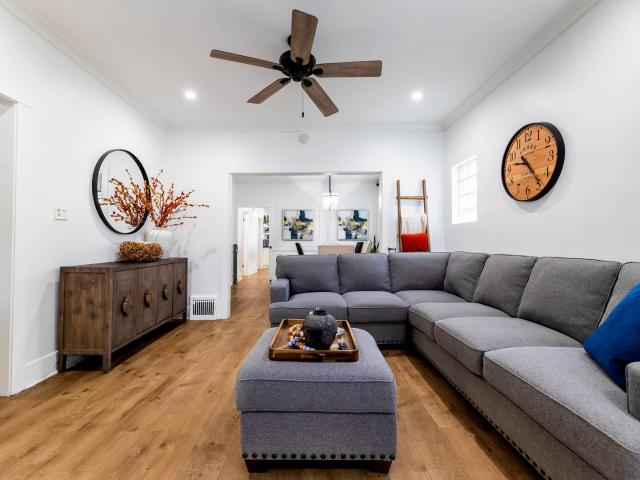 1621 S 60th Court