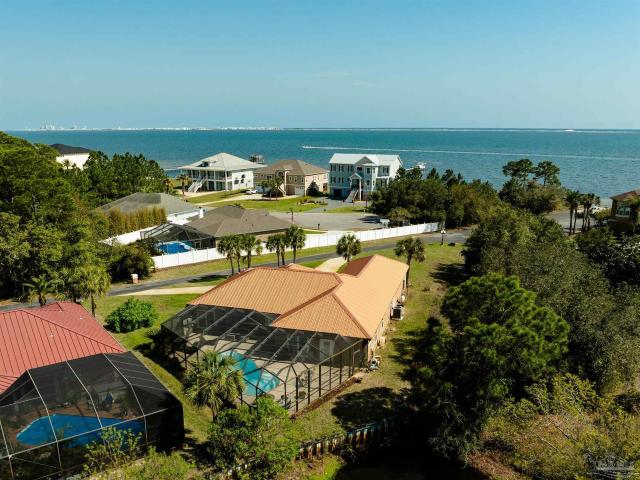 1621 Smugglers Cove Cir, Gulf Breeze, FL 32563 | MLS #680801 | Compass