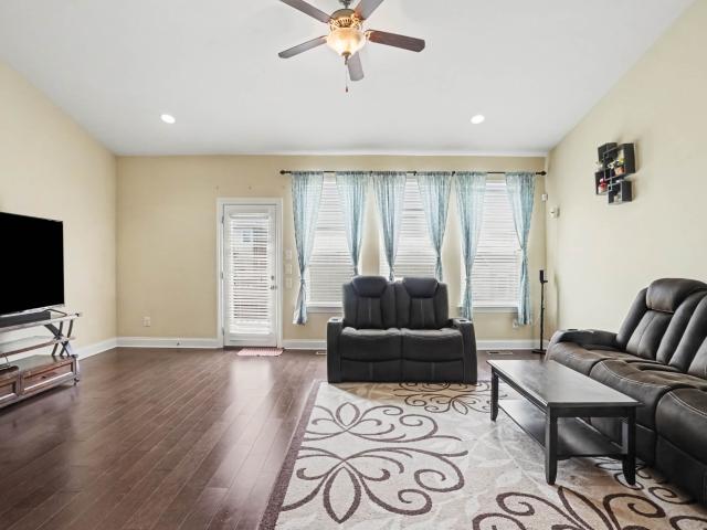 1621 Southhampton Way