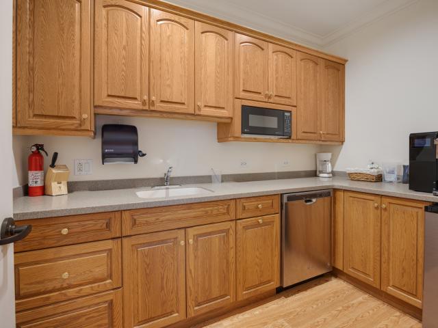 1621 W Colonial Parkway