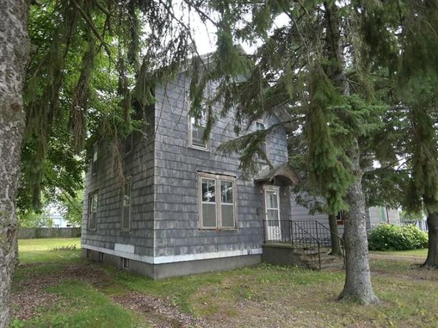 1621 13th Ave, Menominee, MI 49858