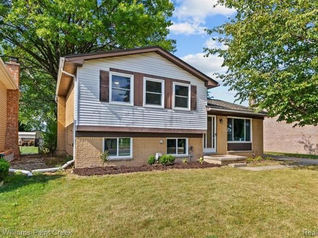 16221 Bayham Ct, Clinton Township, MI 48038