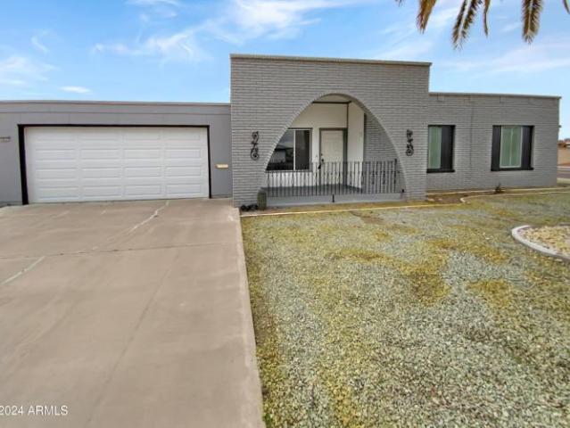 16222 N Lakeforest Dr, Sun City, AZ 85351