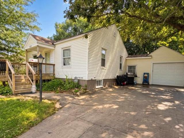 1622 W 7th St, Cedar Falls, IA 50613