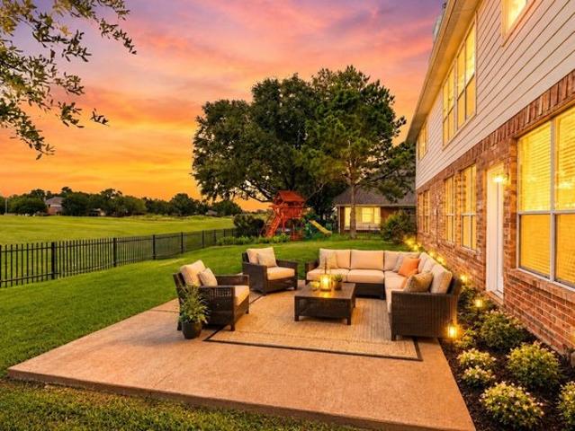 16230 S Southern Stone Dr, Houston, TX 77095