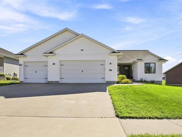 1623 Bobcat Dr NW, Cedar Rapids, IA 52405