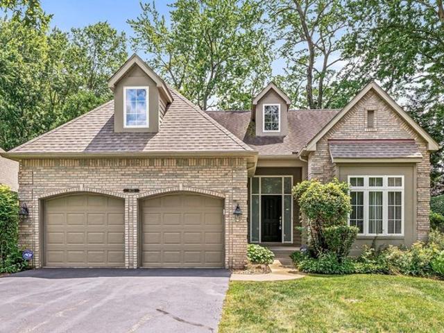 1623 Rockwood Ln, Mishawaka, IN 46545