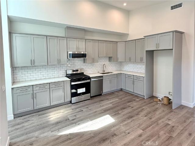 1623 W 255th