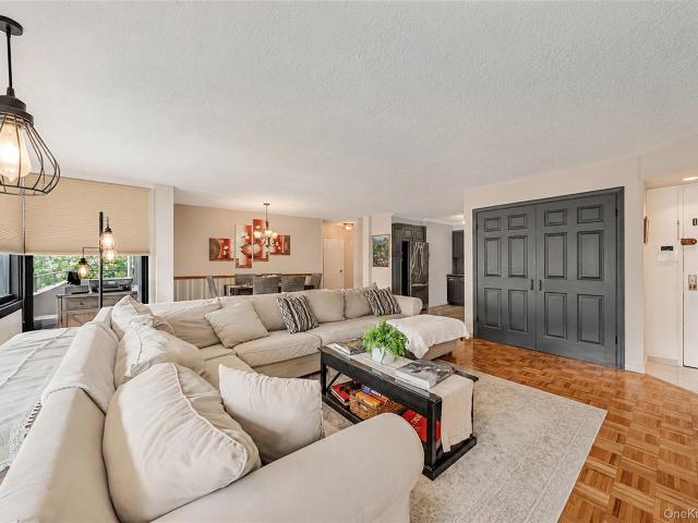162 31 9th Avenue 7D