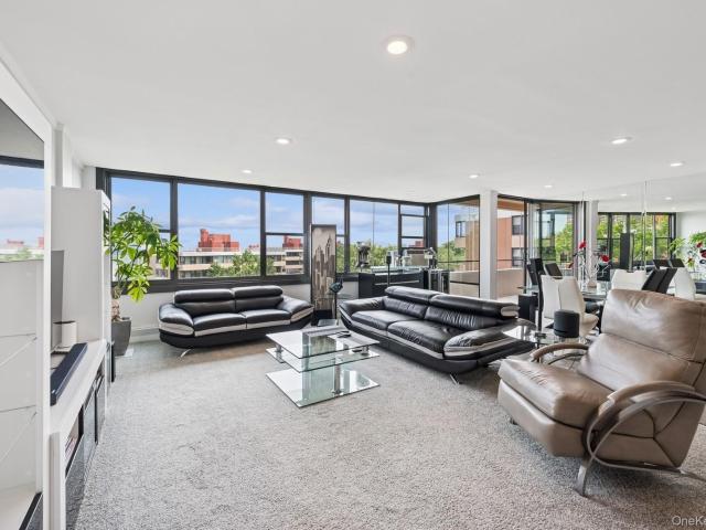 162 40 9th Avenue, Unit 8B | Compass