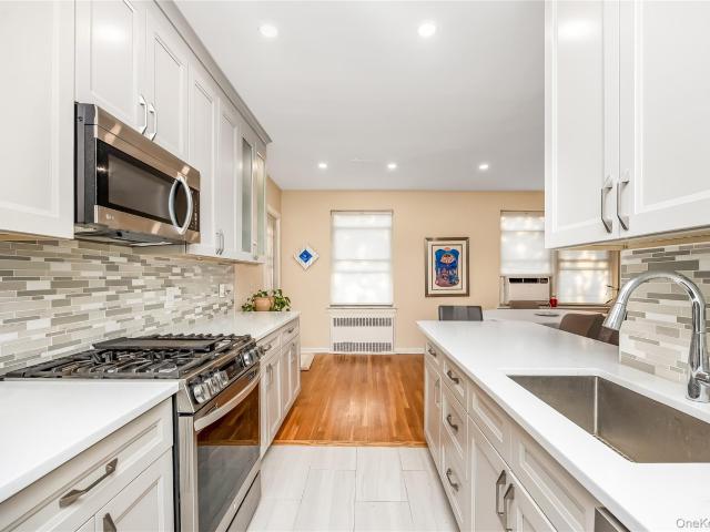 162 41 Powells Cove Boulevard 6S