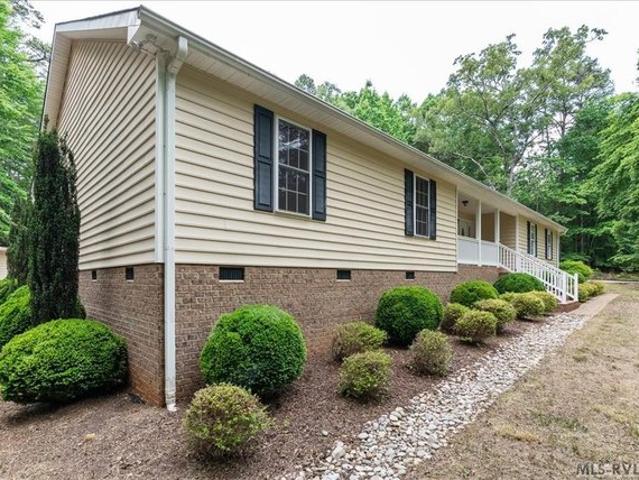 162 Country Blvd, Bracey, VA 23919