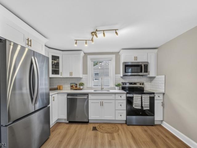 162 Grannis Ave