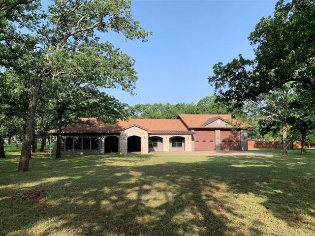 162 Eastledge Dr, Graham, TX 76450