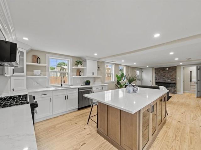 162 High St Unit B, Danvers, MA 01923