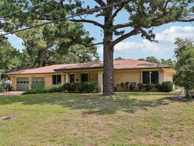 162 Indian Oak Dr, Bastrop, TX 78602