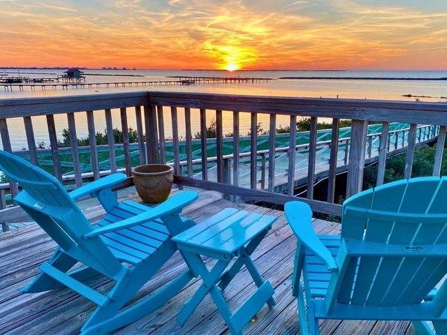 162 Iberville Ln, Grand Isle, LA 70358