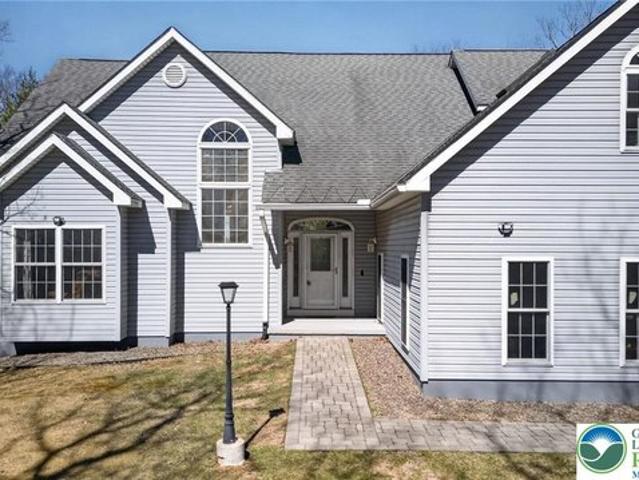 162 Oak Ridge Dr, Milford, PA 18337