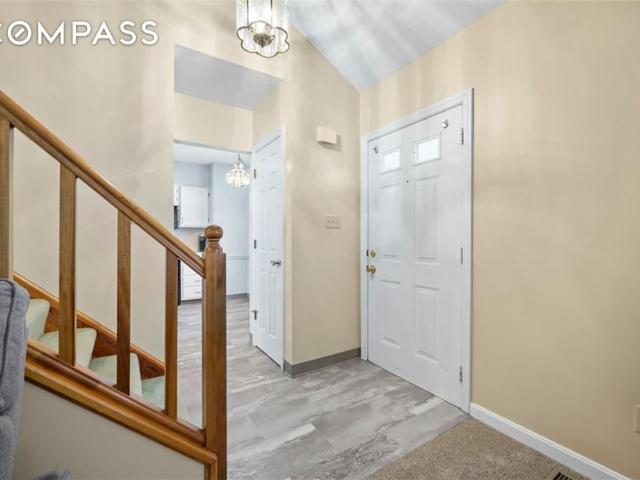 162 Old Village Ln, Bethel Park, PA