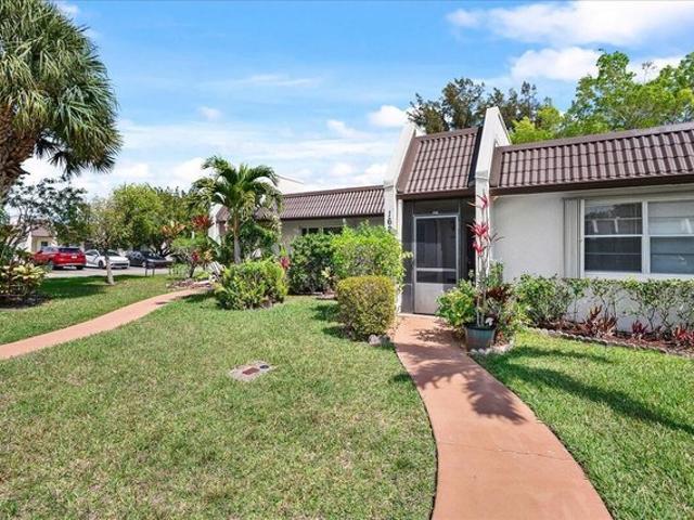 162 Lake Susan Ln, West Palm Beach, FL 33411