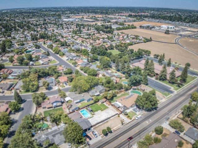 162 N Peach Ave, Clovis, CA 93612