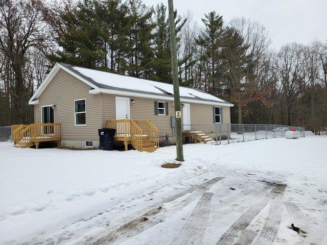 162 S Locust Ave, White Cloud, MI 49349
