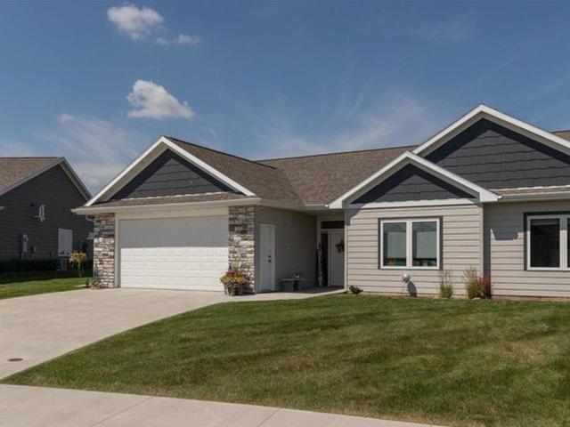 162 Sandstone Dr NW, Eyota, MN 55934