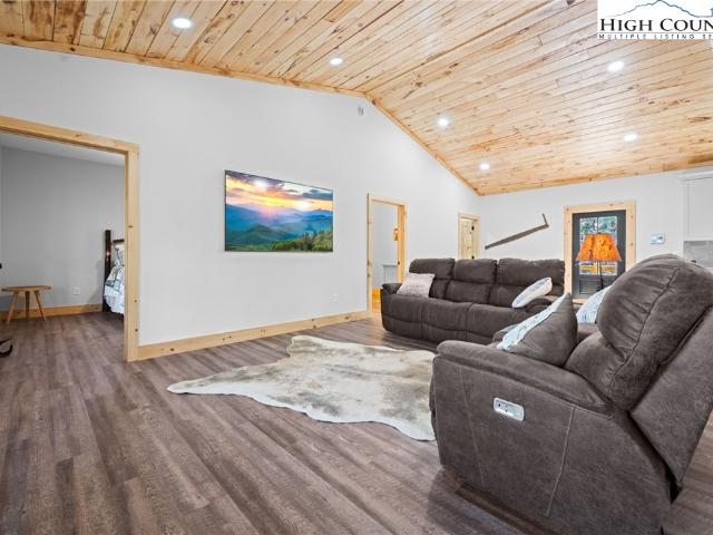 162 Shady Oak Lane