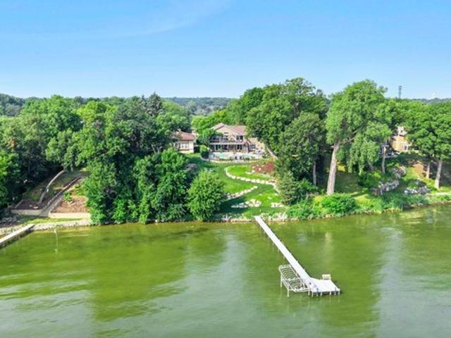 162 Peninsula Rd, Medicine Lake, MN 55441
