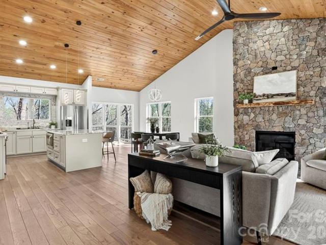 162 Preserve Ct, Hendersonville, NC 28791