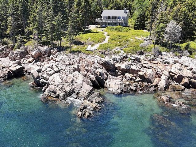 162 Red Point Rd, Swans Island, ME 04685
