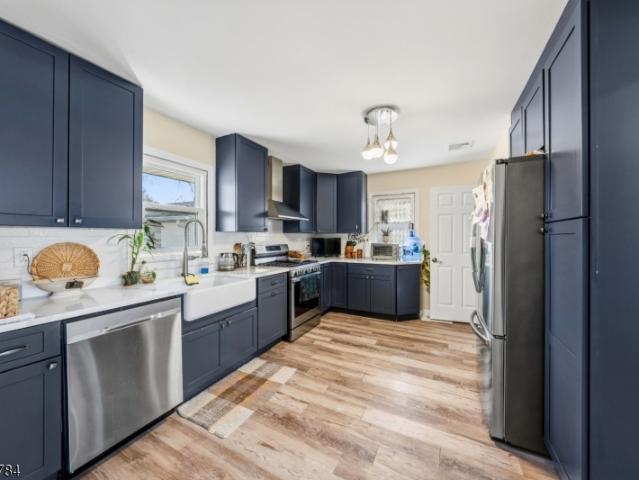 162 Rutherford Ave