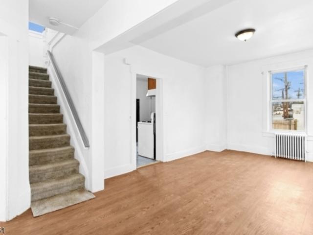 162 W 2Nd Ave